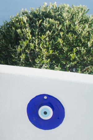 THE MEANING BEHIND THE POPULAR GREEK SOUVENIR – THE BLUE EYE ...